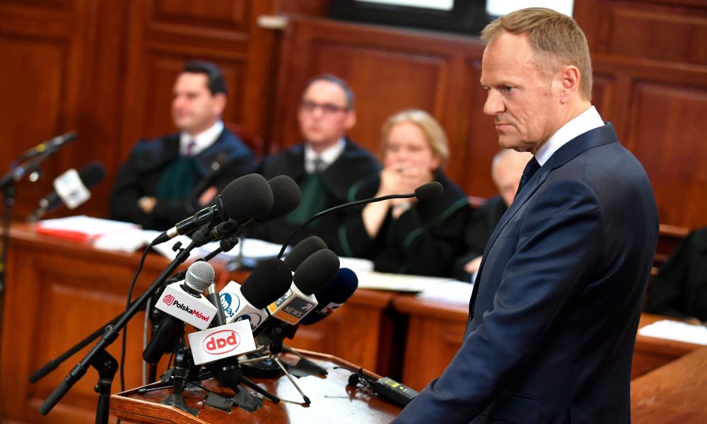 Smolensk-Absturz: Tusk als Zeuge vor Gericht | eurotopics.net